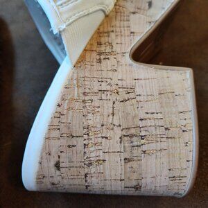 Wonderly | Shoes | Wonderly Halo White Slipon Sandals Excellent To Like ...